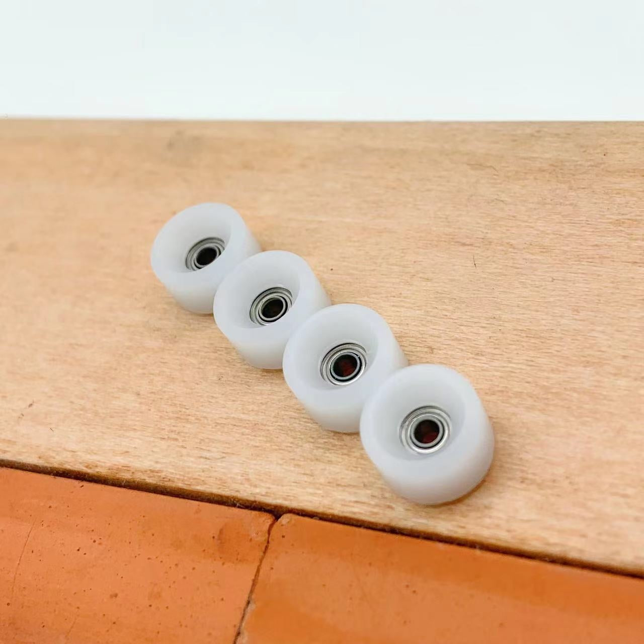 POM Wheels-Black/White – ipetoys